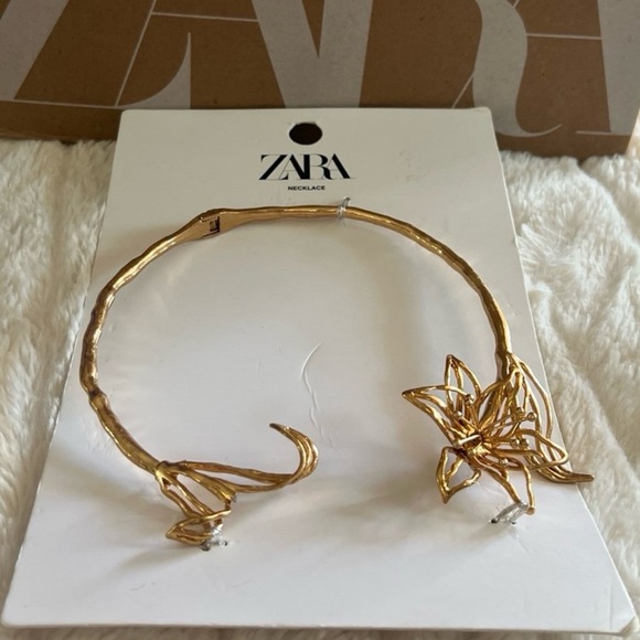 Zara | Jewelry | Zara Golden Sculpted Floral Choker | Poshmark